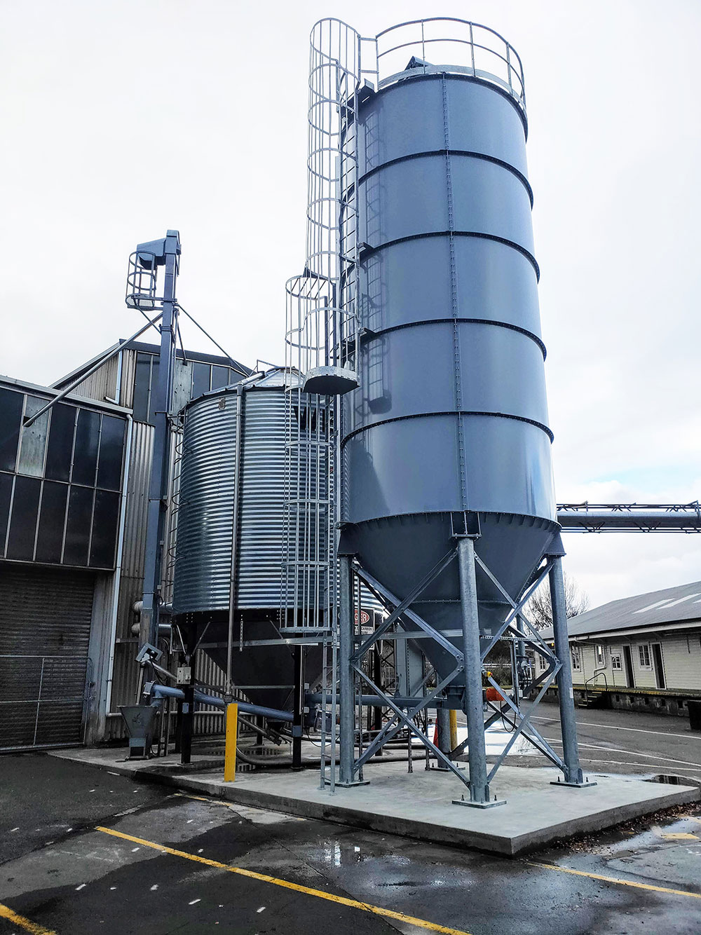 Turnkey Silo Storage and Screw Conveyor Discharge System | Silo Systems